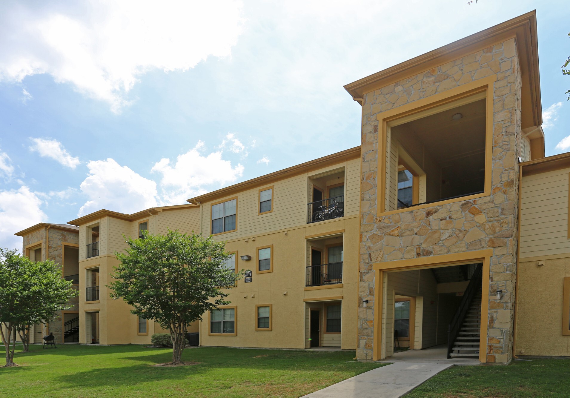 Marshall Meadows Apartment Homes - Vesta Corporation